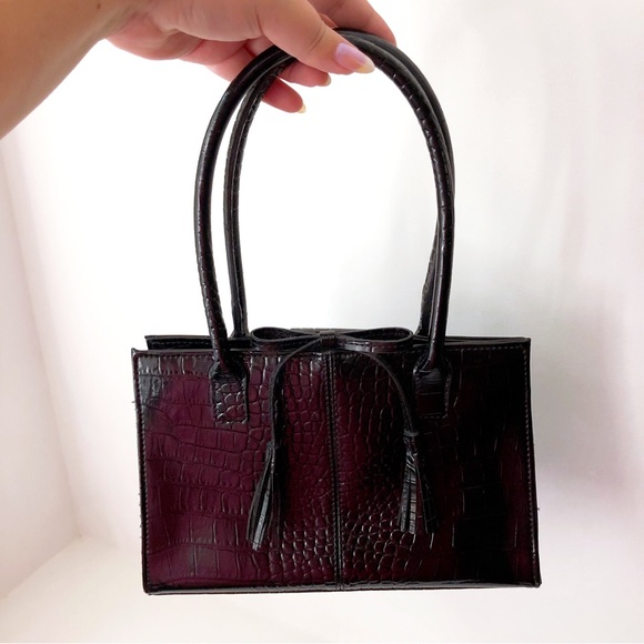Liz Claiborne | Bags | Vintage Y2k Small Black Patent Alligator Print ...